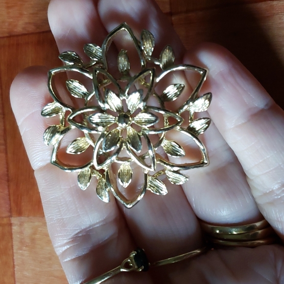 Sarah Coventry | Jewelry | Vintage Sarah Coventry Goldtone Flower ...